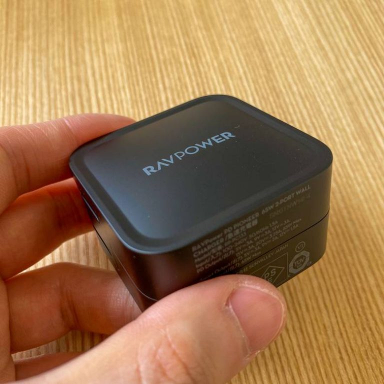 【RAVPower RP-PC133レビュー】スマホとノートPC を同時充電できる65W出力のUSB-C & USB-A充電器 | マクリン