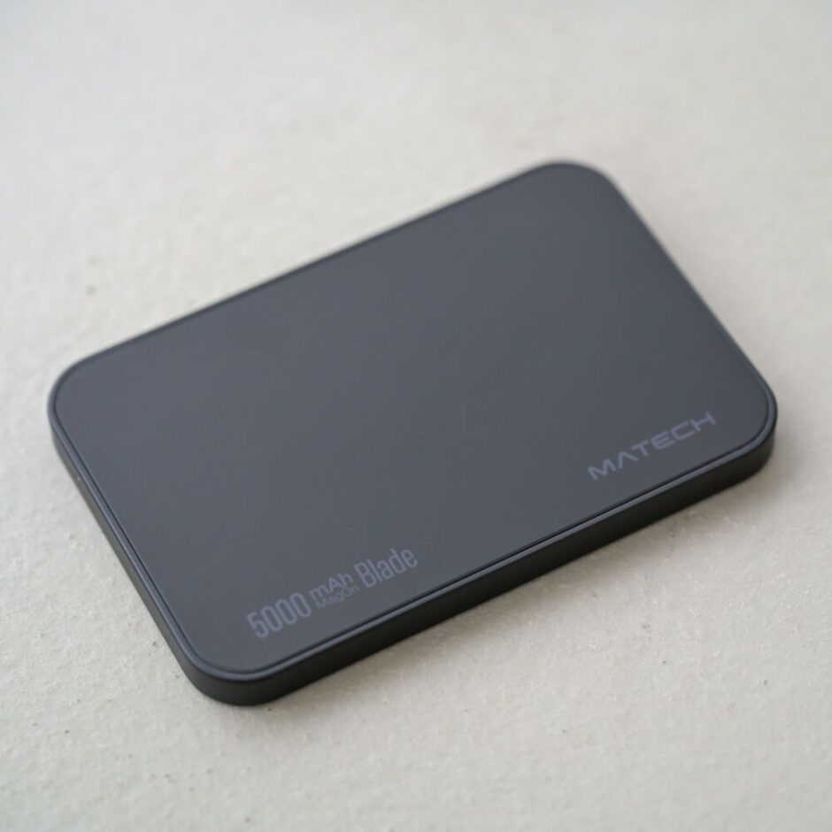 MATECH MagOn Blade 5000をレビュー！ありえんほど薄いQi2対応モバイルバッテリー | マクリン